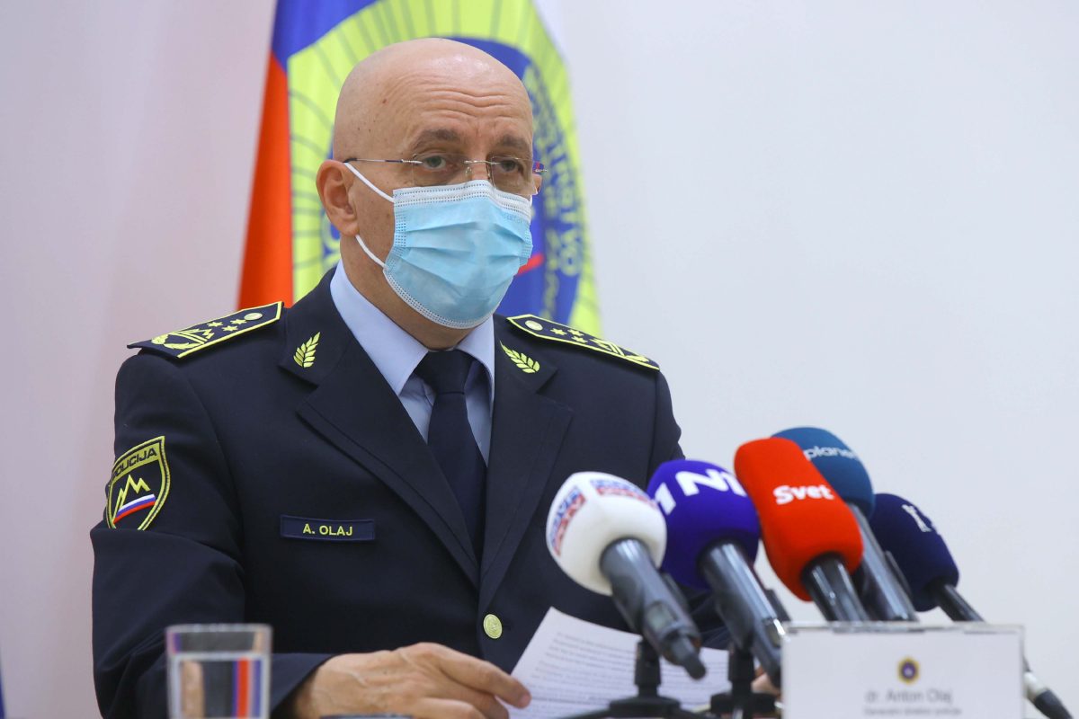 Olaj zavrača očitke o politizaciji policije in "kadrovskih čistkah" - N1