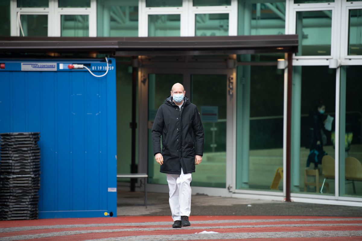 Otroški imunolog Tadej Avčin: Skrbi me nepredvidljivost virusa - N1