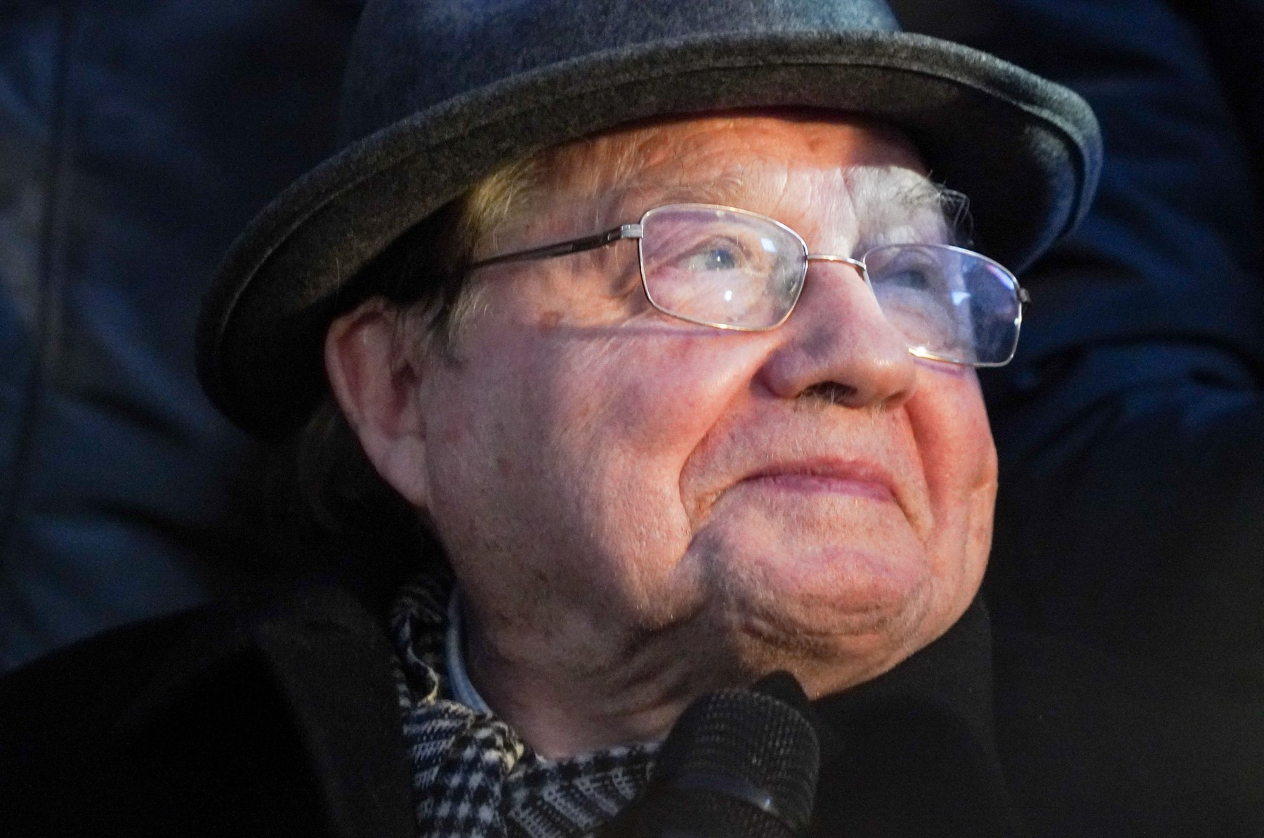 Umrl je Luc Montagnier, zaslužen za odkritje virusa HIV - N1