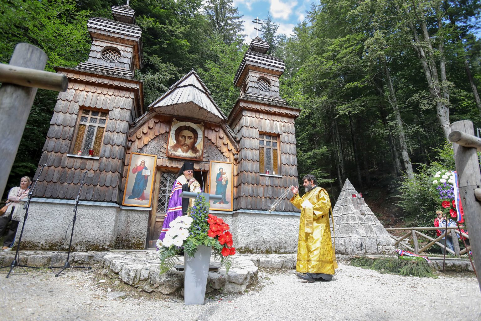"Ruska kapelica pod Vršičem ostaja simbol miru in kulture spominjanja" - N1