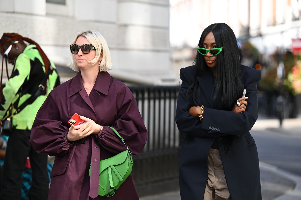 Že poznate največji trend torbic te jeseni, ki ga obožujejo vsa modna ...