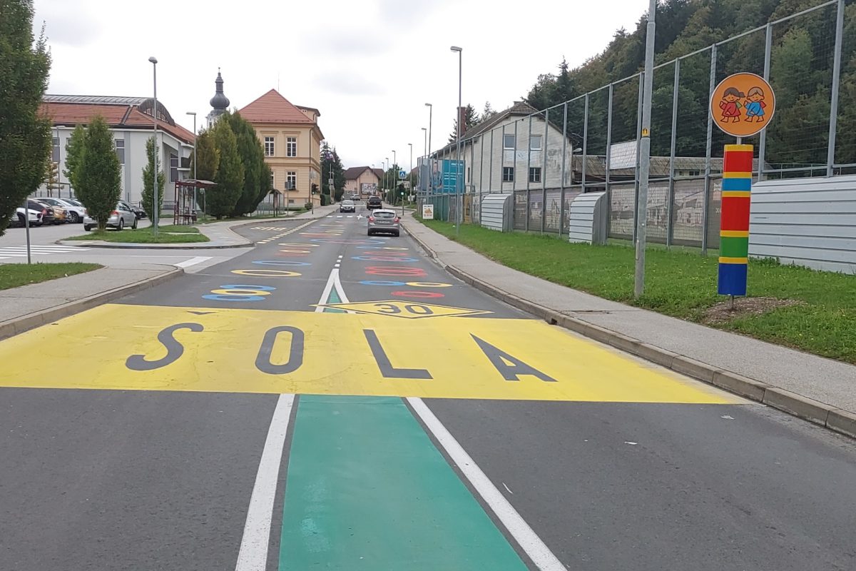 Nova prometna signalizacija ob šoli v Limbušu za večjo varnost otrok - N1