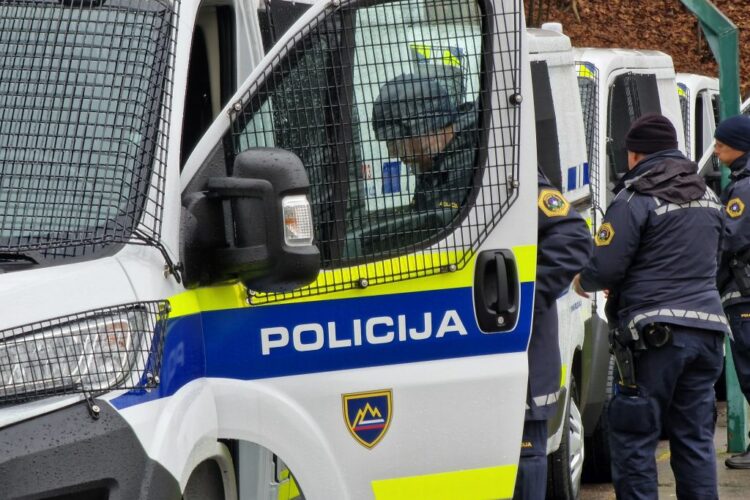 Na dnu oceana odkrili pojav, ki znanstvenike močno skrbi - N1