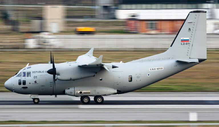 Novo slovensko letalo Spartan prvič na ogled, dobilo naj bi ime Martin ...