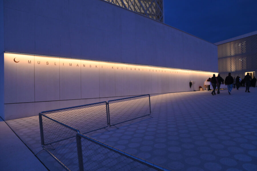 Mufti z ministrico Vrečko o enakopravni obravnavi imamov - N1