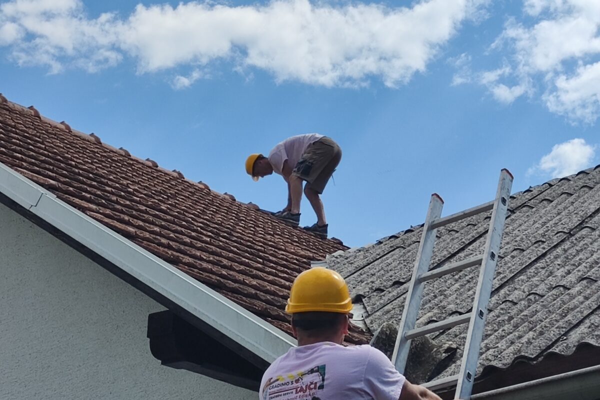 Kdo je dobrodelni krovec iz Pomurja, ki po neurju strehe krpa ...