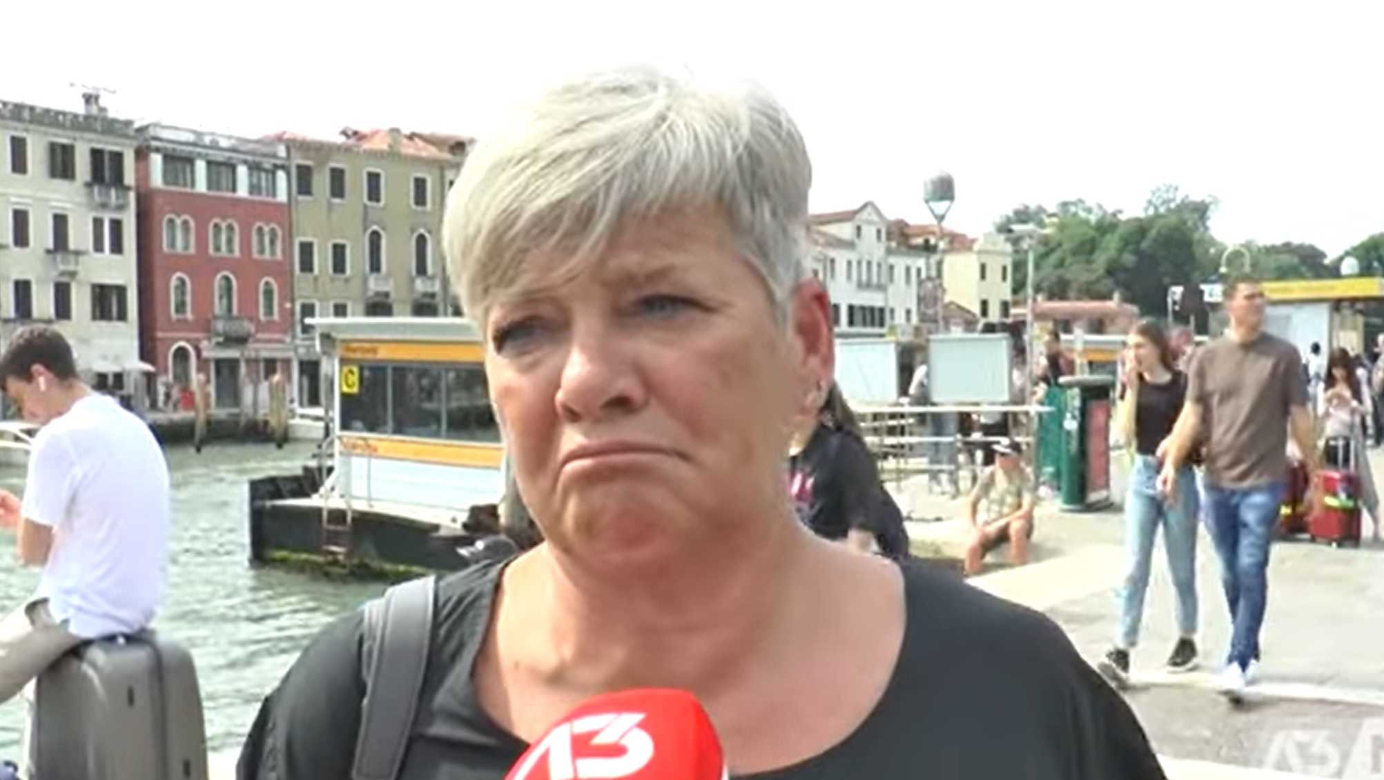 Italijanka, ki v Benetkah opozarja na žeparje, sama postala žrtev kriminala - N1