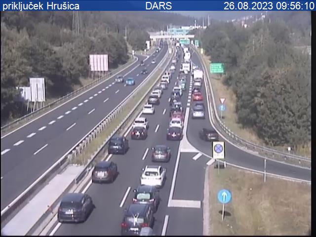 Pred Karavankami devet kilometrov dolga kolona, gneča tudi drugod po državi - N1