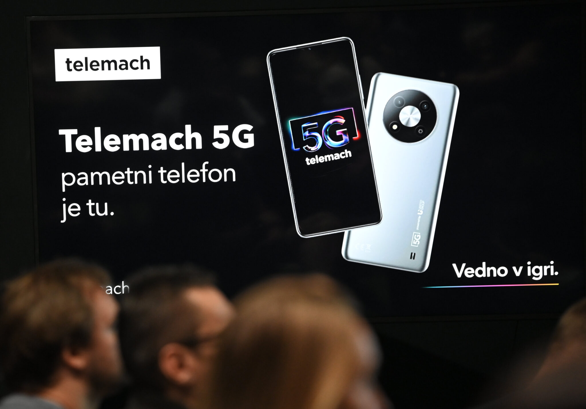 Telemach predstavil prvi telefon s svojim podpisom. Komu bo namenjen? - N1