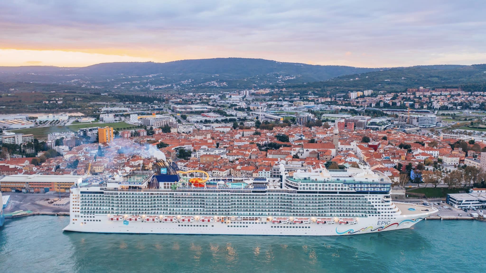 V Kopru pristala največja potniška ladja doslej (VIDEO) - N1