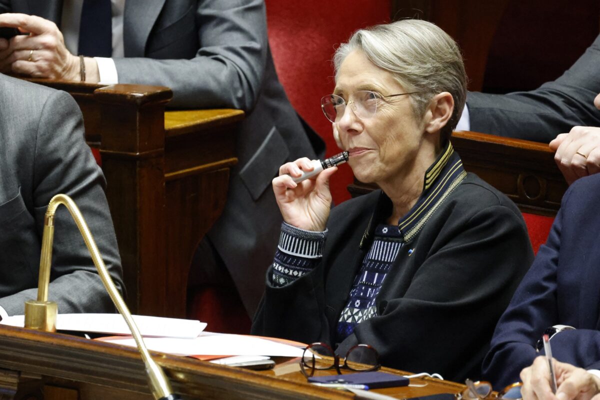 Francoski minister svoji premierki svetuje: Nehaj kaditi v parlamentu - N1