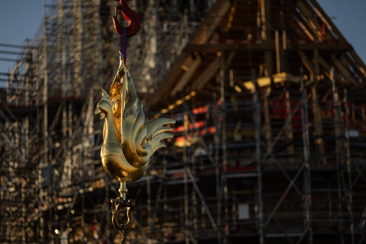 Spet petelin na Notre-Dame: Kot ko je Kennedy rekel, da bodo ljudje šli ...