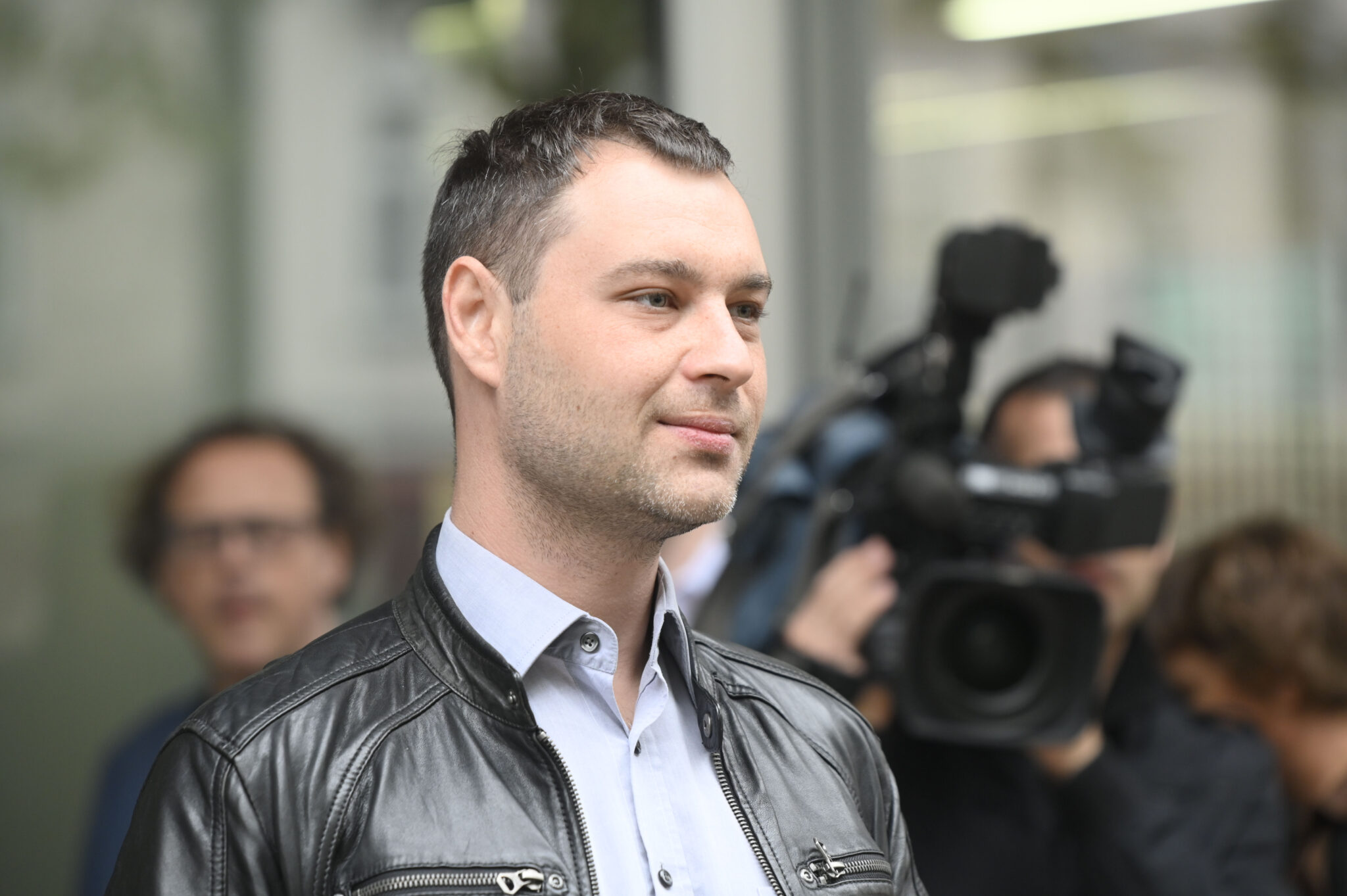 Na Veliki planini reševalne službe našle še nekaj delov letala, pilota ...