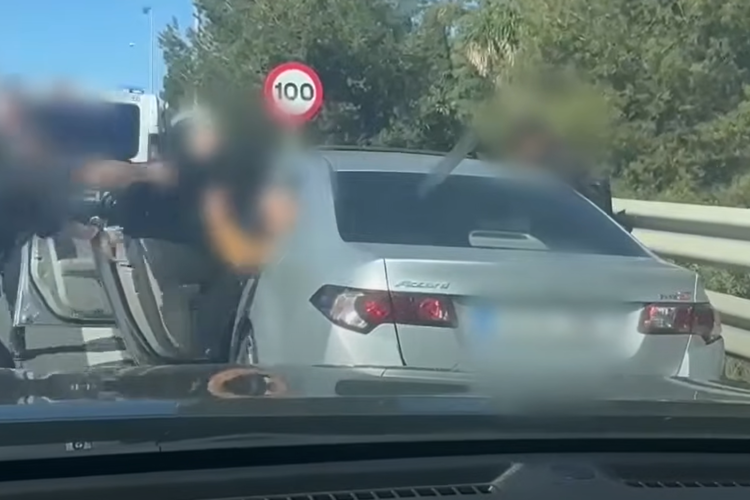 Zeljni solati najprej dodate kis ali olje? Postopek pomembnejši, kot si ...