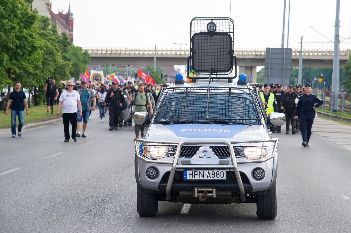 Polna čakalnica v Novem Sadu: protestnike mučijo glavoboli in šumenje v ...